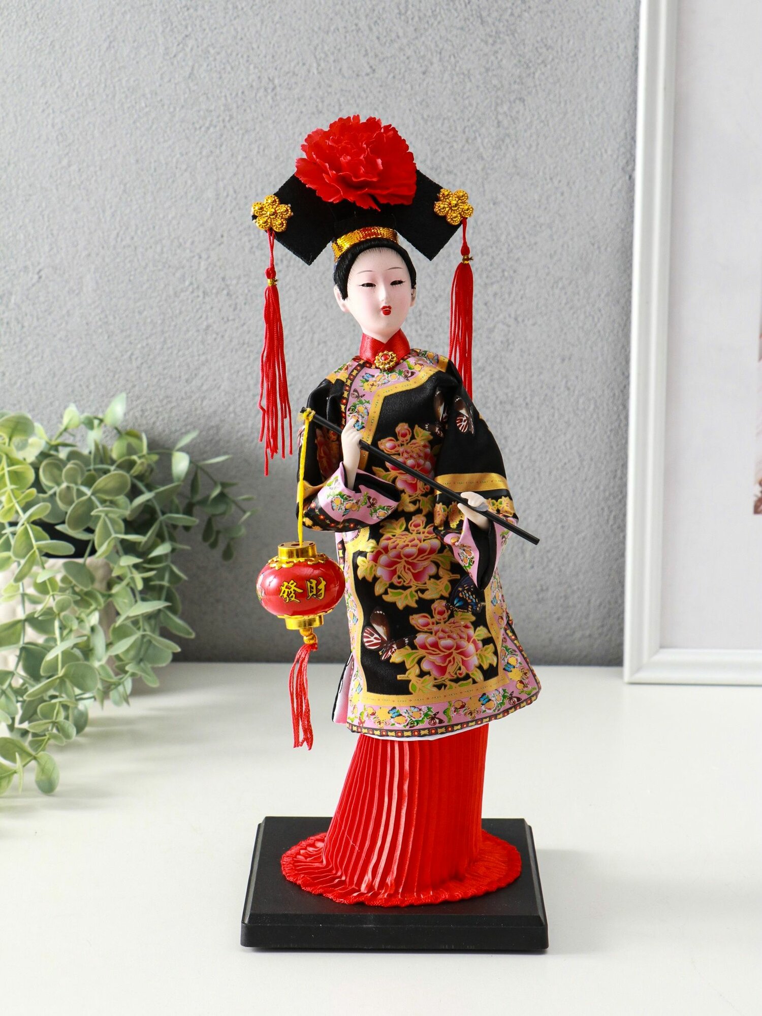 Кукла коллекционная Китаянка в национальном платье с китайским фонариком , 32 12.5 12.5 см, микс