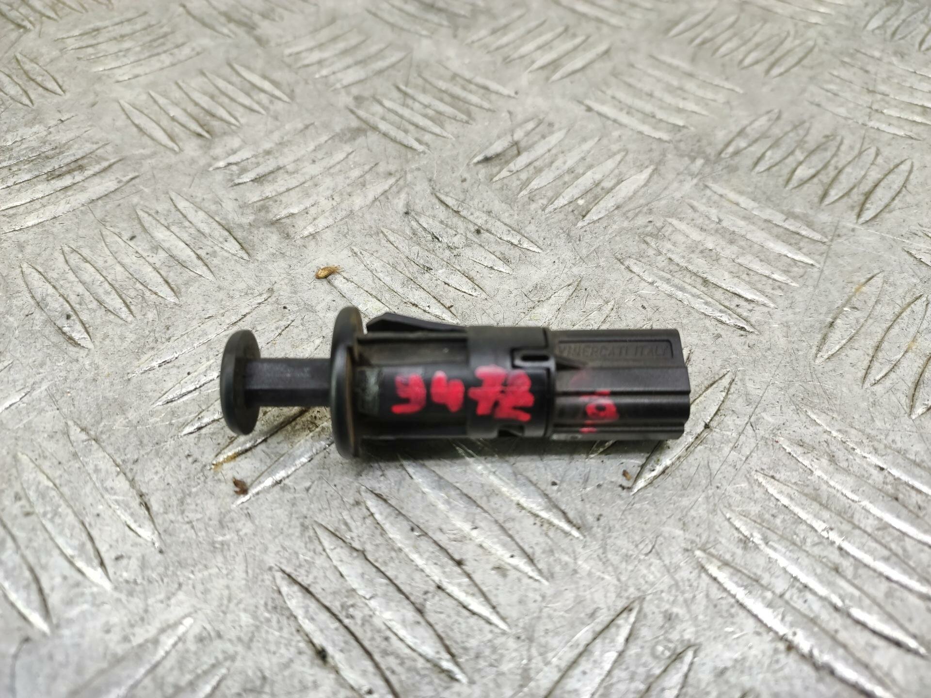 Выключатель концевой (концевик) Renault Megane рест. (1999 - 2003)