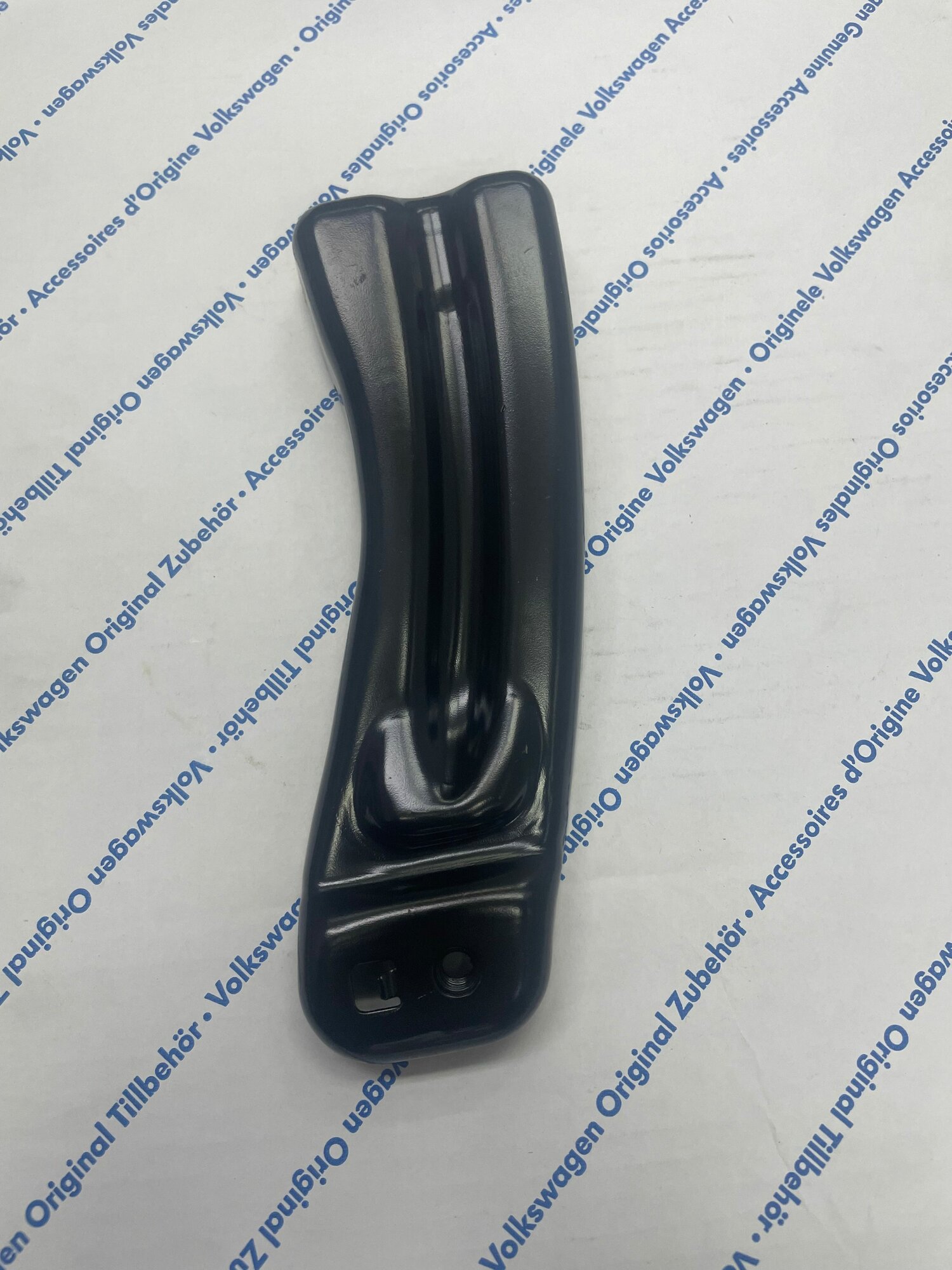 VAG 5Q0825922A Кронштейн защиты картера правый для VW GOLF VII (2012>)