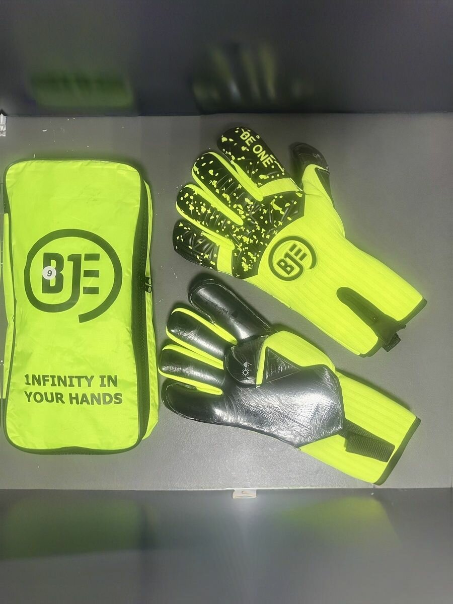 Перчатки вратарские