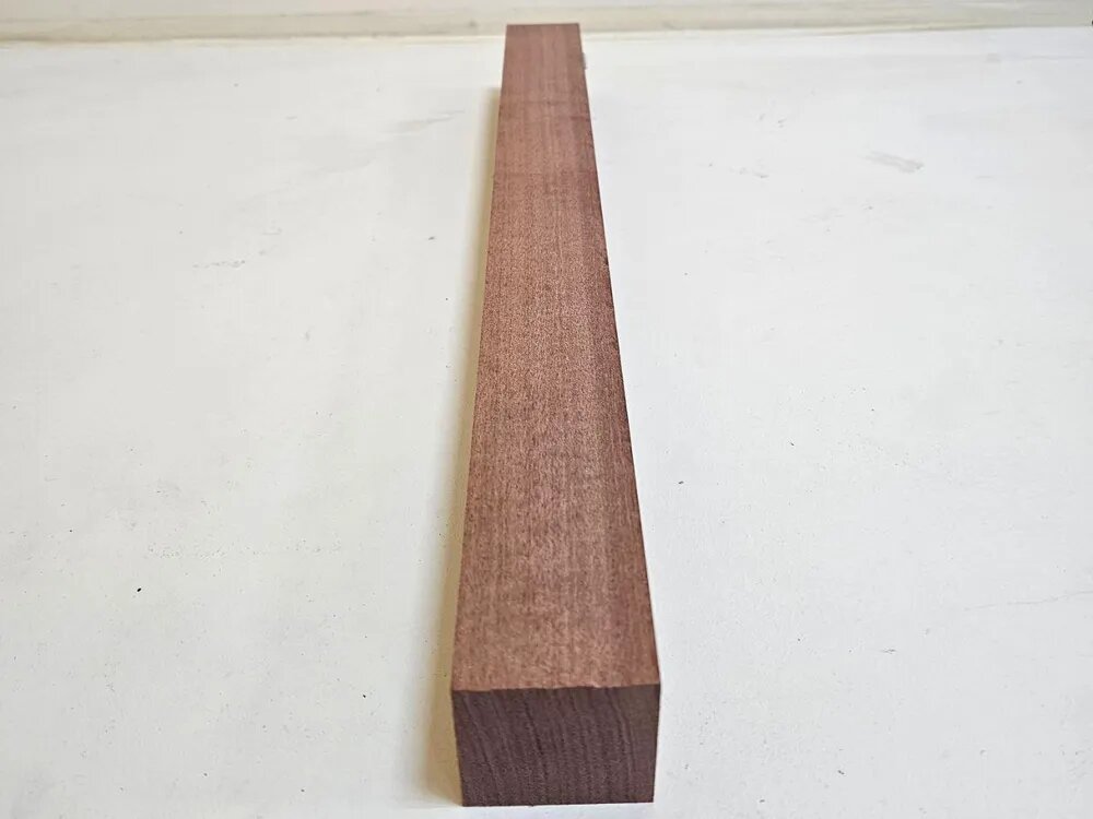 Заготовка из натуральной древесины Амарант 50*50*530мм