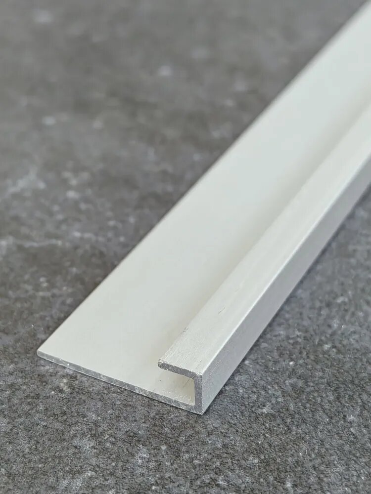 Профиль L-образный для стекла из анодированного алюминия 3,6мм 2,7м Серебро матовое