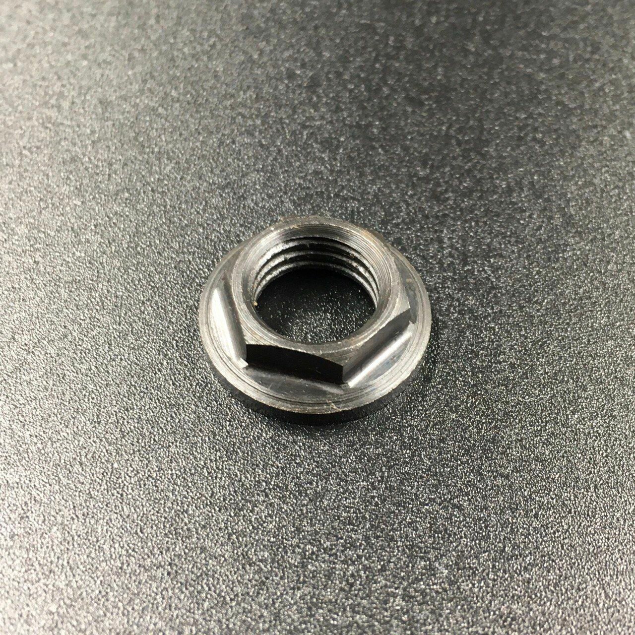 Гайка крепления пиньона Yamaha 20-30, F20-25 (Omax) OEM номера: 90179-10M14