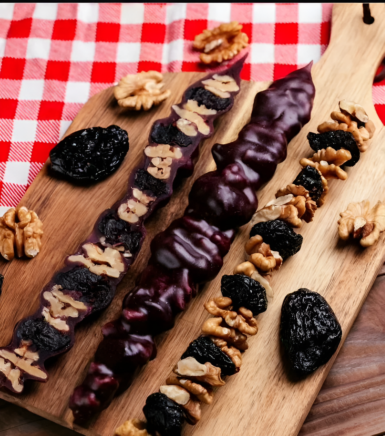 Чурчхела чернослив-грецкий орех ремесленная без сахара без глютена 2 палки 340г, в крафтовой бумаге