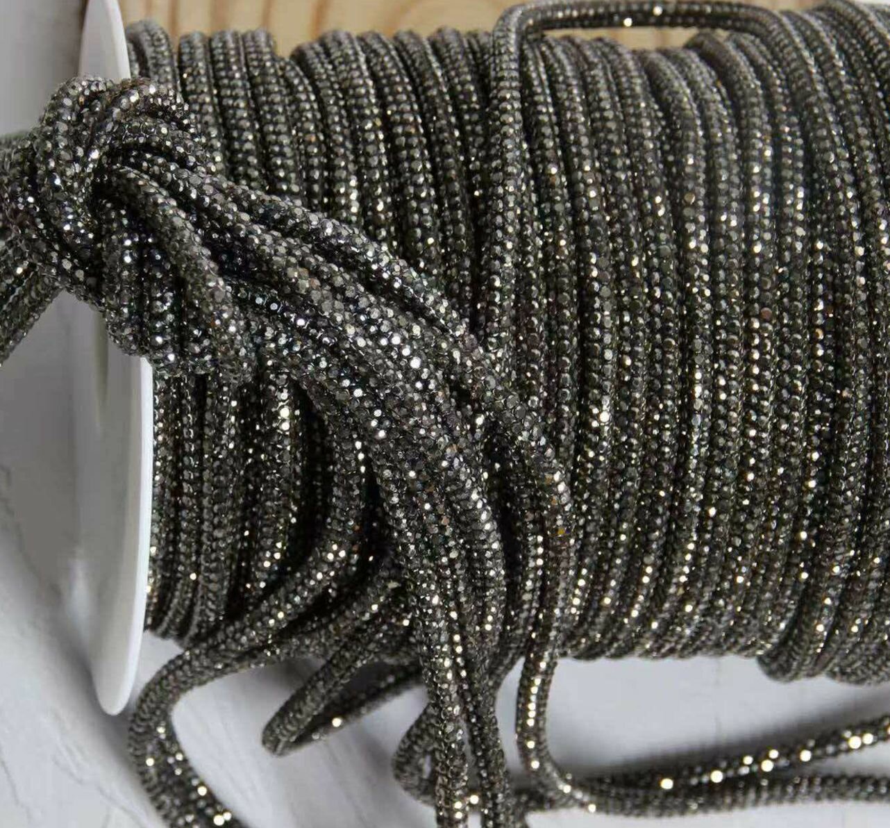 Шнур с блестящими кристаллами 50м, 690г | Стальной блеск для украшений и одежды | Шнур для пояса, браслетов, декора