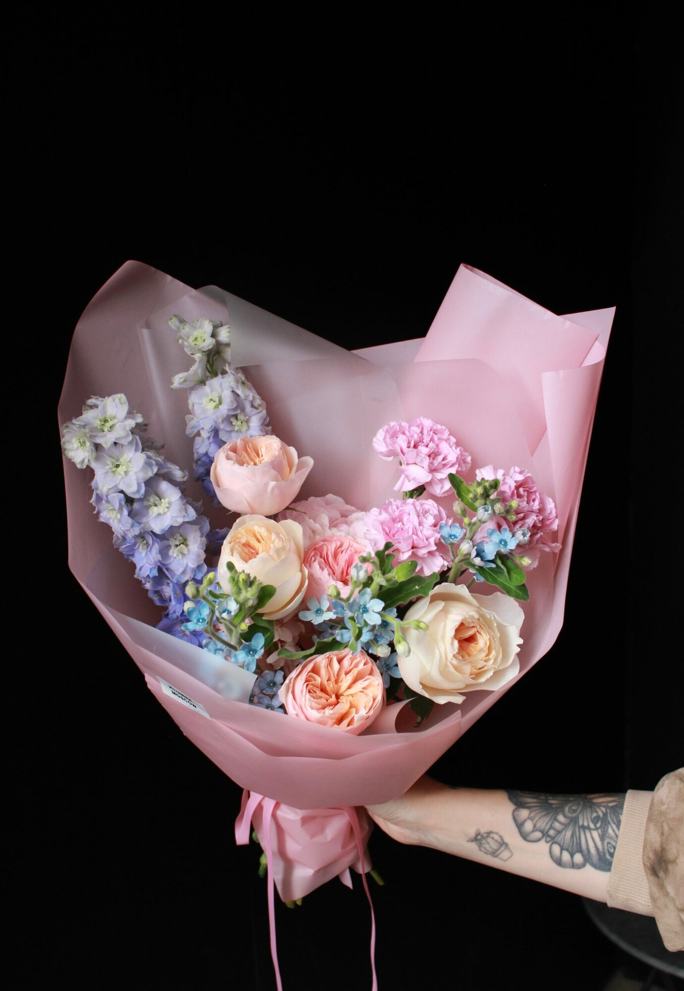 Нежный акварельный букет от студии цветов клумба. москва, аквабокс