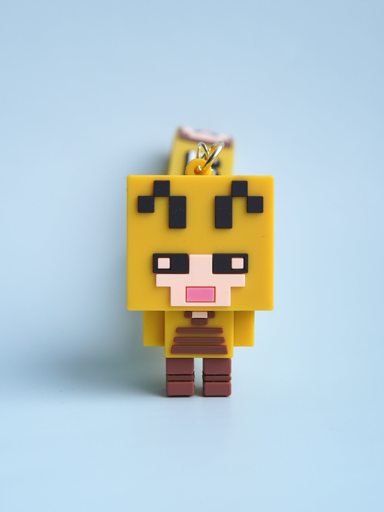 Брелок-фигурка Майнкрафт Стив Пчела (Minecraft Bee Steve) | Аксессуар на рюкзак и ключи | Подарок геймеру и фанату игры