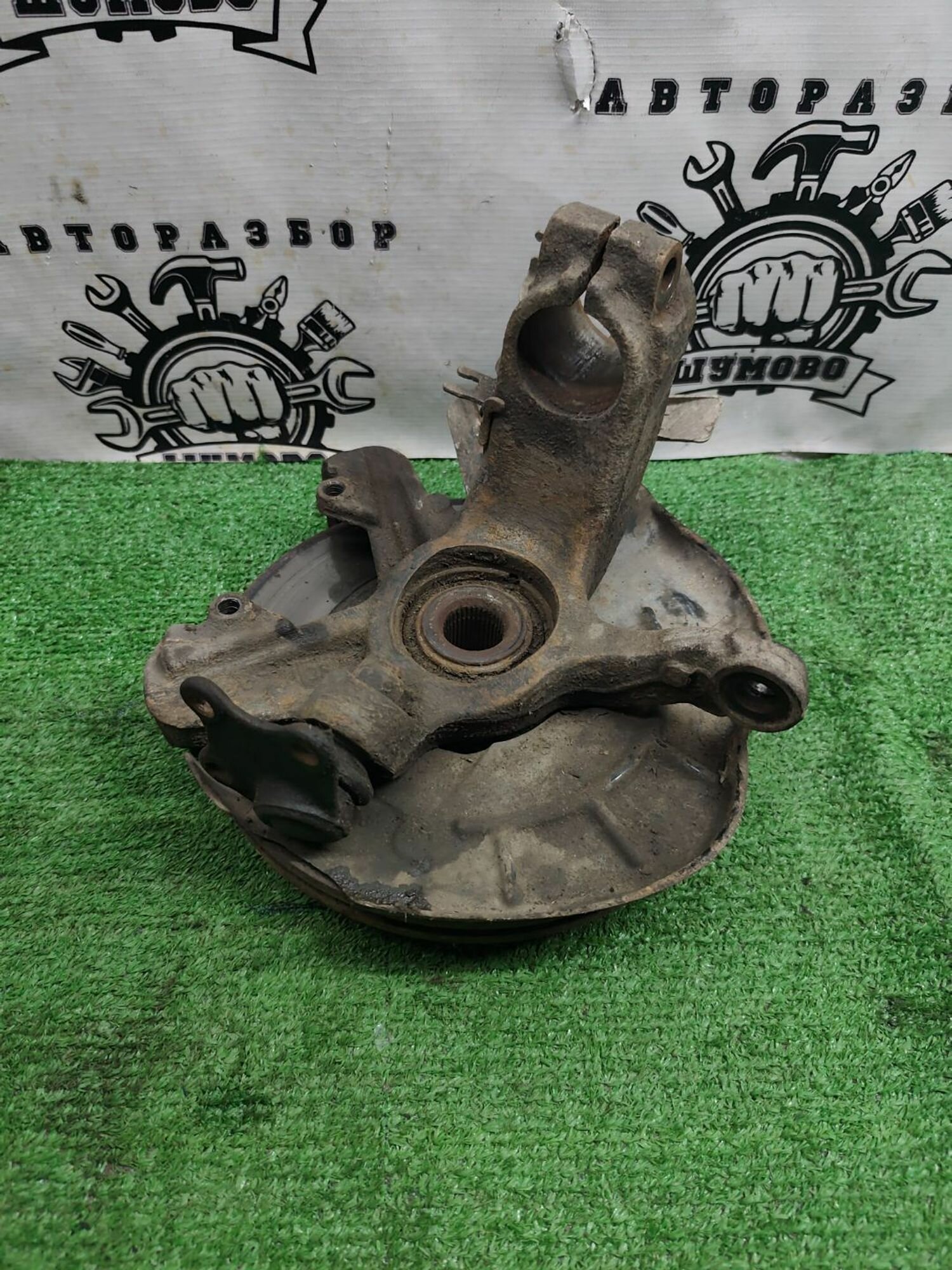 Поворотный кулак правый Skoda Fabia, I (1999 20. с пробегом