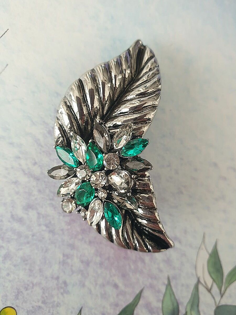 Брошь, стразы