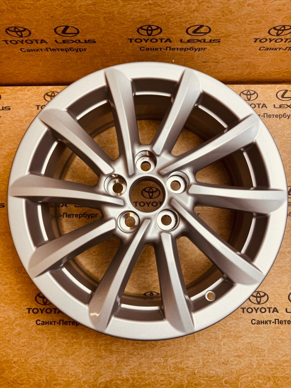 Литой диск Toyota Camry R17