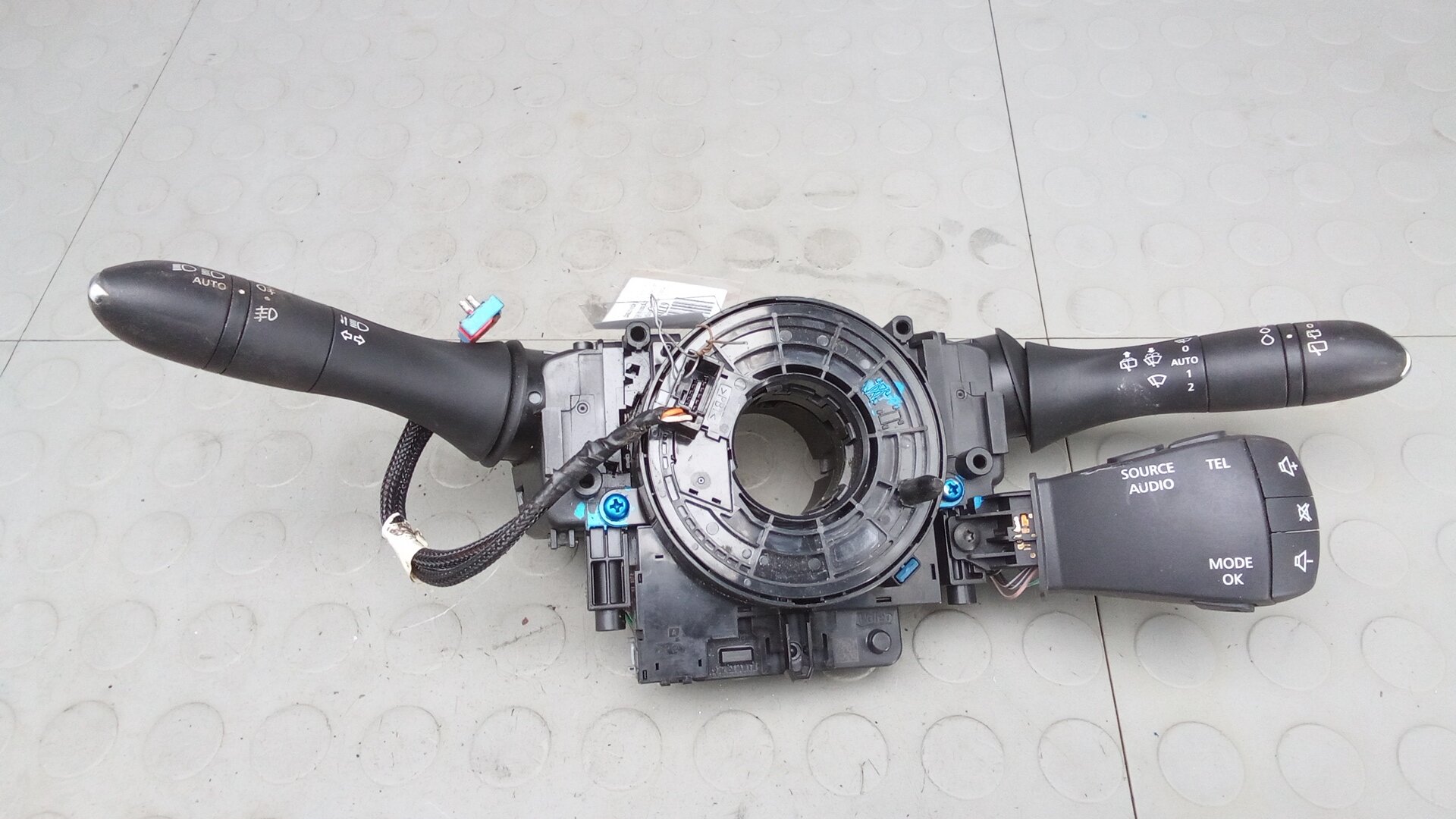 Переключатель поворотов и дворников (стрекоза) RENAULT KADJAR 1, Номер 255678341R--A