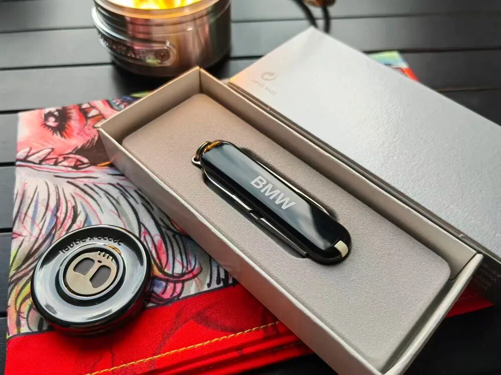 VICTORINOX Classic SD 58mm BMW M Performance Лимитированная коллаборация для японского рынка Коллекционный 0.6223