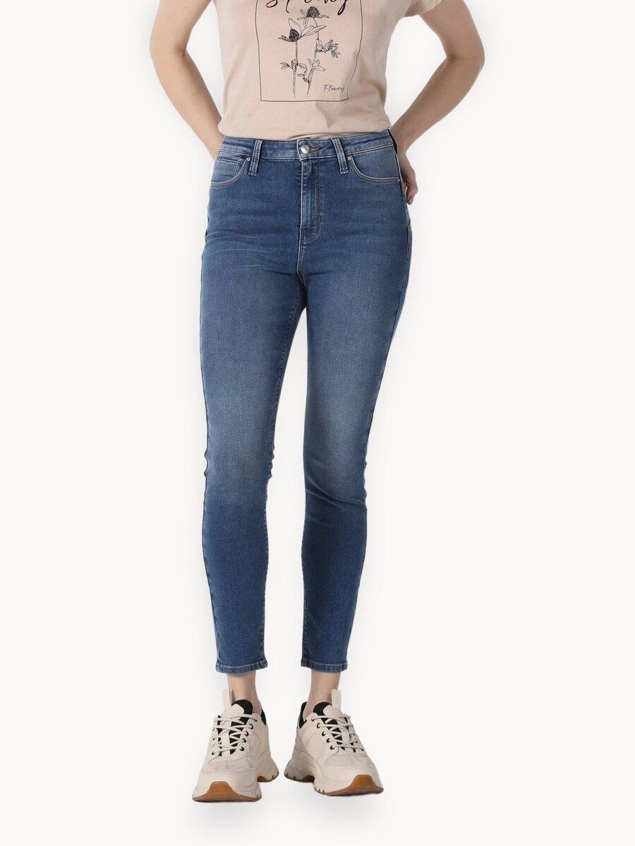 Джинсы 760 DIANA Super Slim Fit 