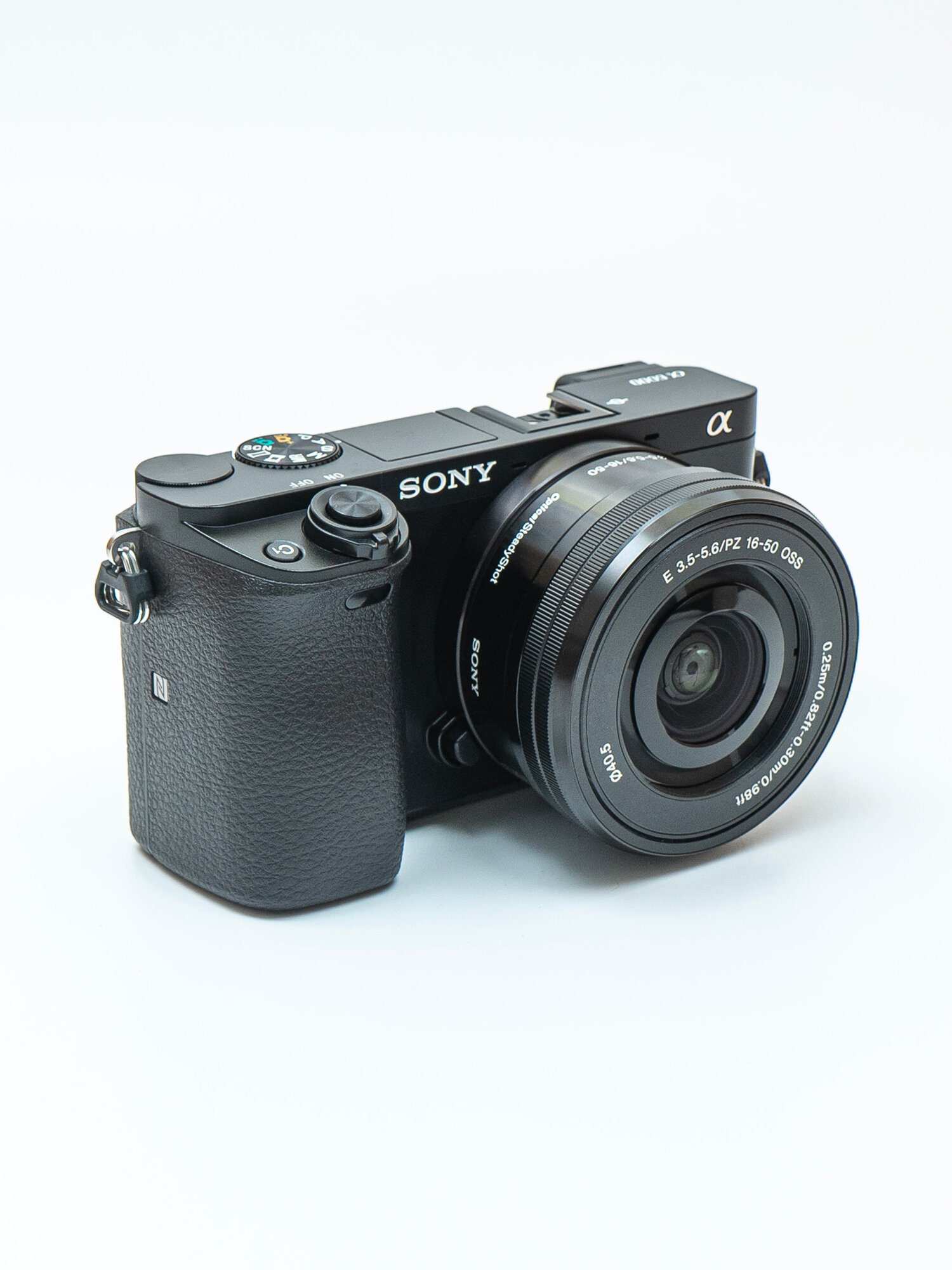 Беззеркальный фотоаппарат Sony Alpha ilce-6000 Kit 16-50mm (пробег 2543)