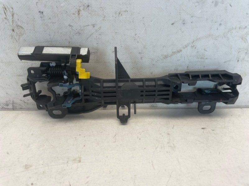 Кронштейн ручки двери Toyota RAV4 2018 6920242040 XA40 3ZR-FE, передний левый (с пробегом)