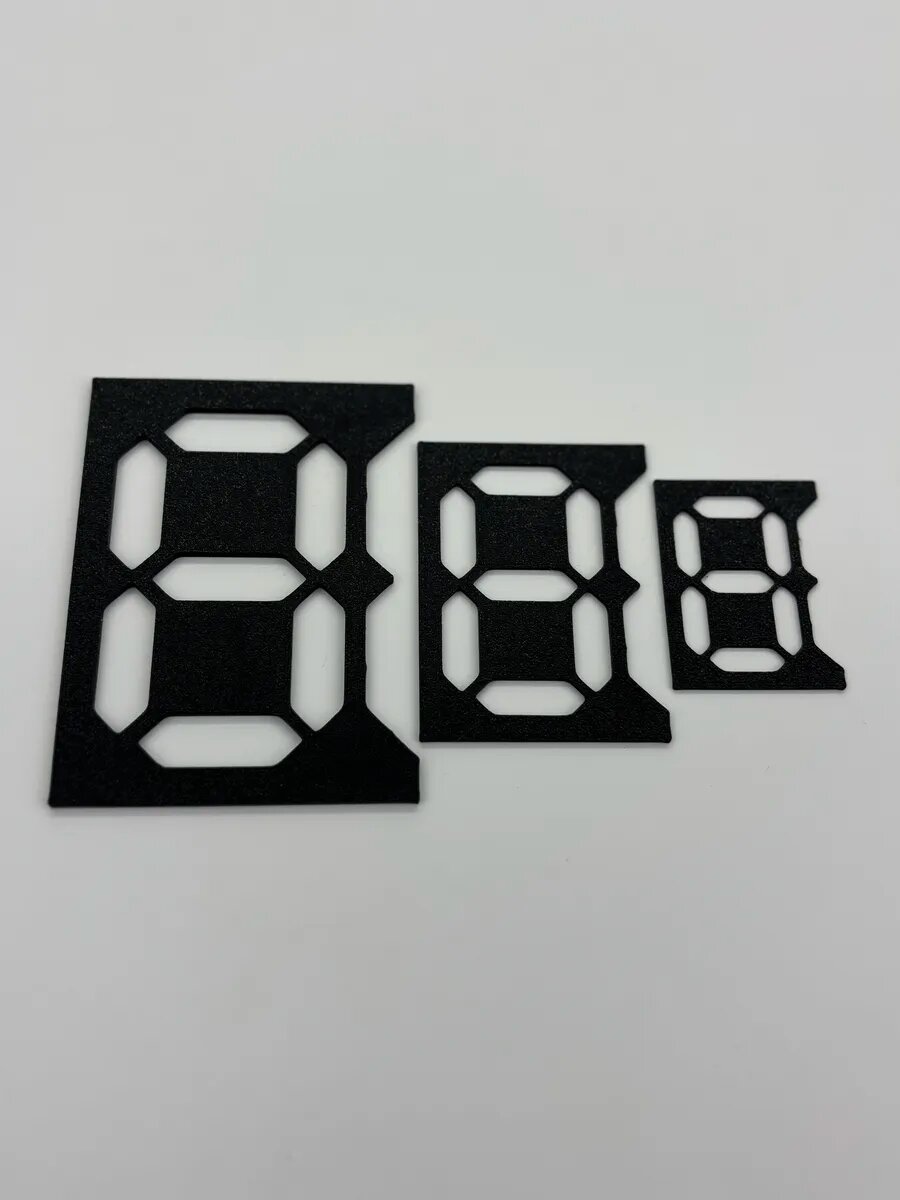 Трафарет цифры в стиле digital , 3 штуки в комплекте, черный