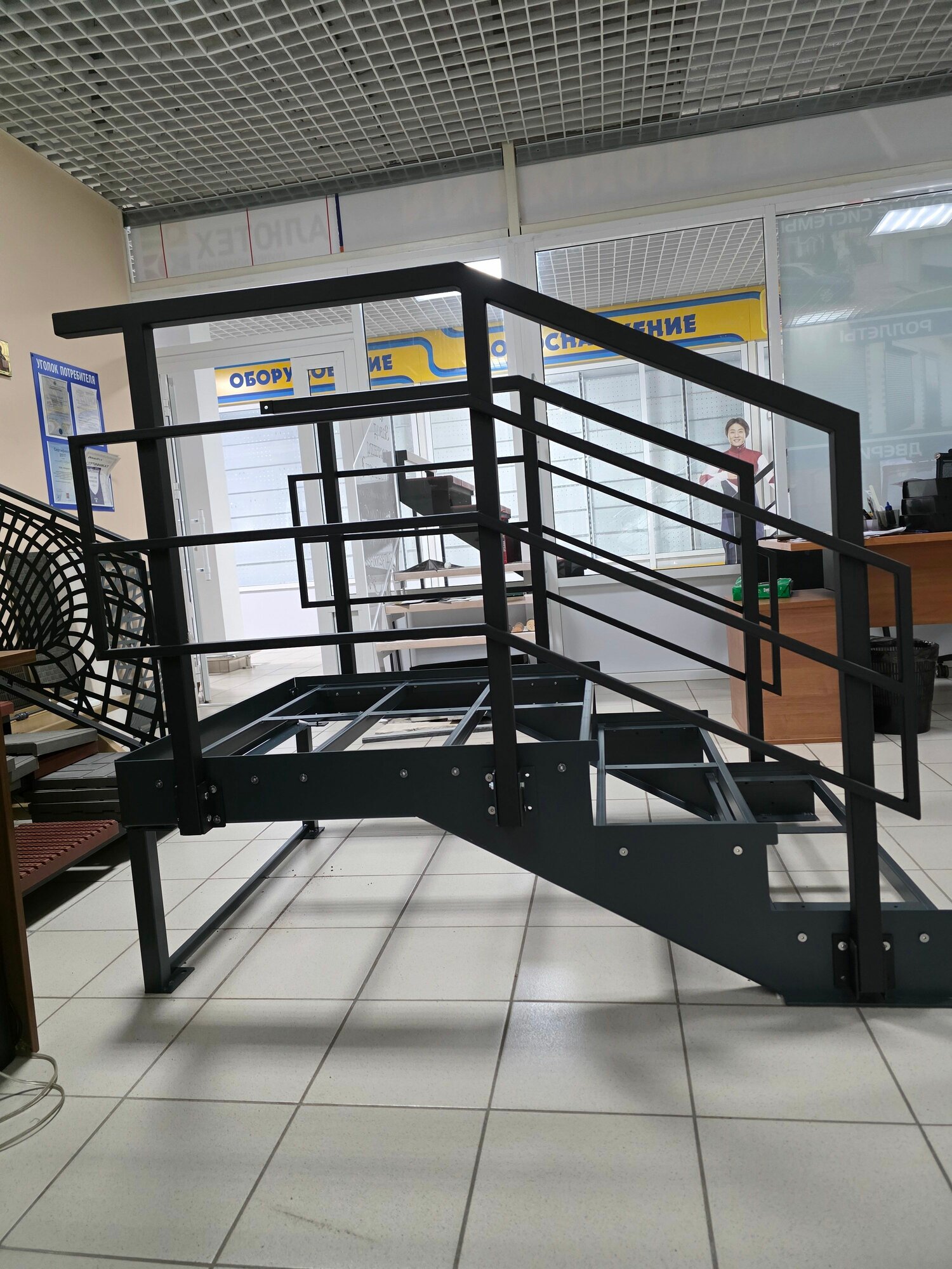 Лестница-крыльцо 3 ступени с площадкой , без ДПК, ограждения с двух сторон, ширина 1,5м, Высота 45см.