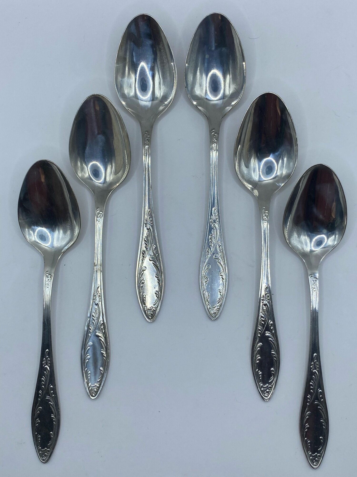 Набор столовых ложек "Пламя" Мельхиор с серебрением. СССР. Оленегорский завод. Длина: 20.5 см.