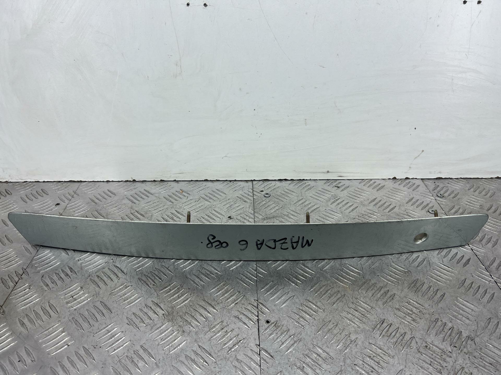 Накладка подсветки номера Mazda 6 (2002 - 2005) GJ8450811