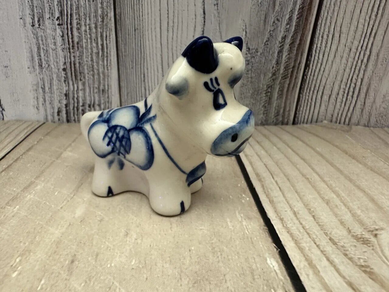 Статуэтка Коровка Гжель Фарфор винтажная