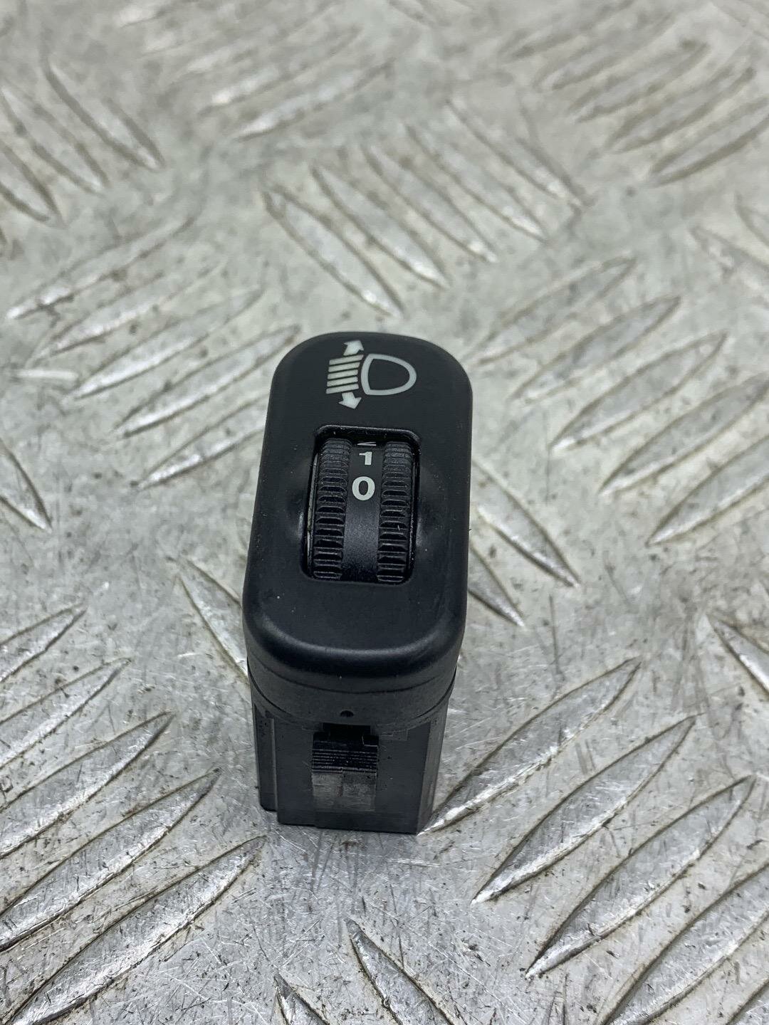 Кнопка корректора фар Mercedes-Benz Sprinter W906 (2006 - 2014) 0005445931