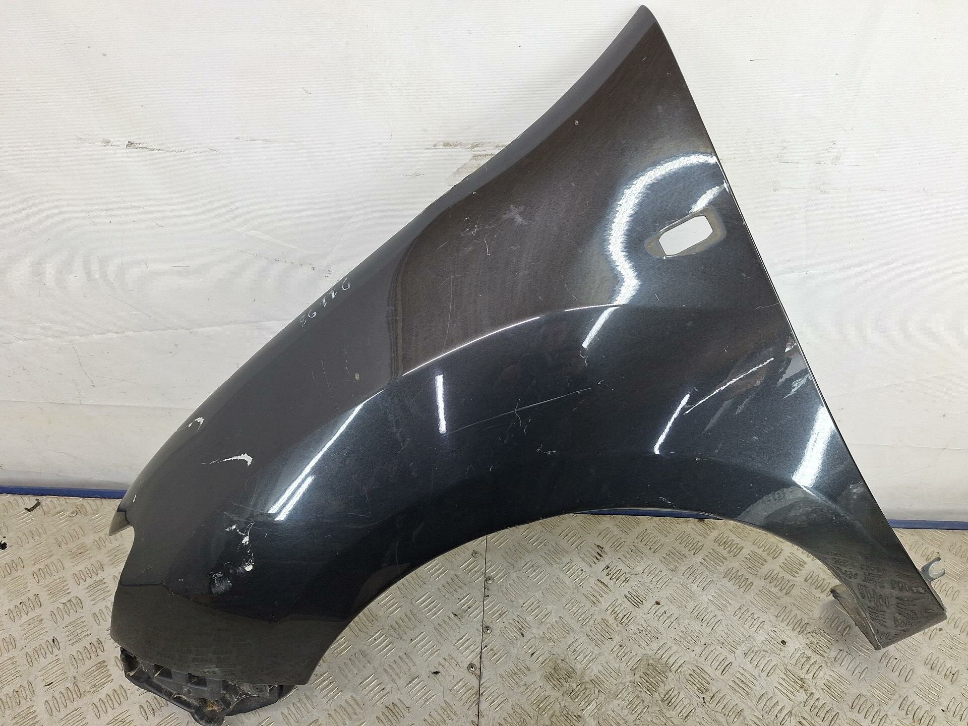 Крыло переднее левое Dacia Logan MCV 2 (2013 - 2016)