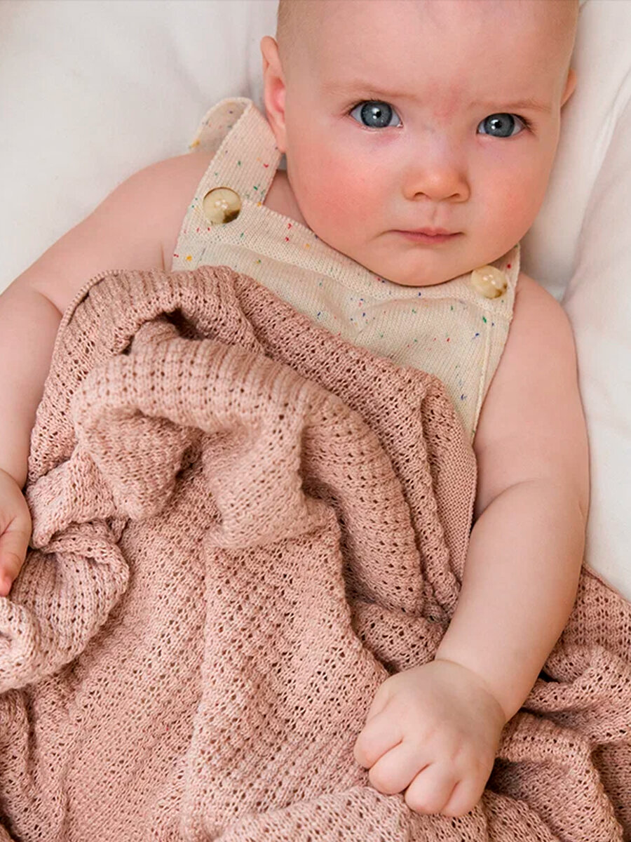 Плед для новорожденных детский вязаный Loomknits хлопковый розовый 108×108 см — фото 1