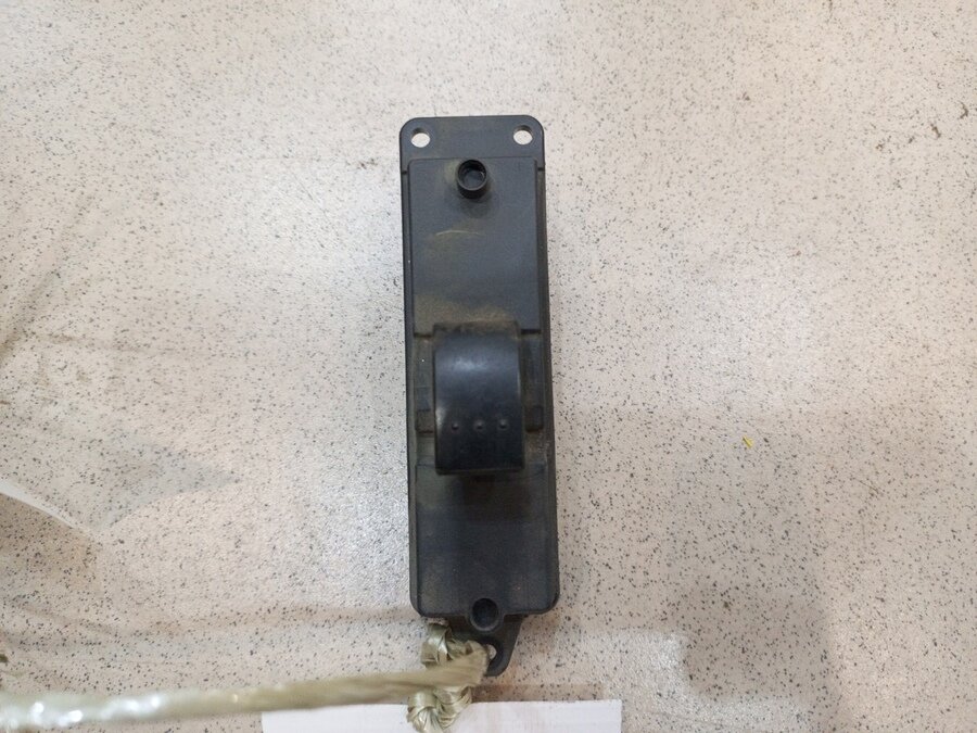 Кнопка стеклоподъемника от Mazda 3 bk 2003-2009