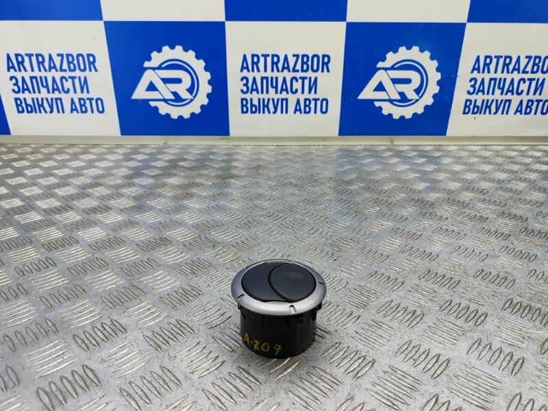 Б/У Дефлектор воздушный Renault Duster HS / Рено Дастер HS 1.6 K4MA606 102 Л.С 2013