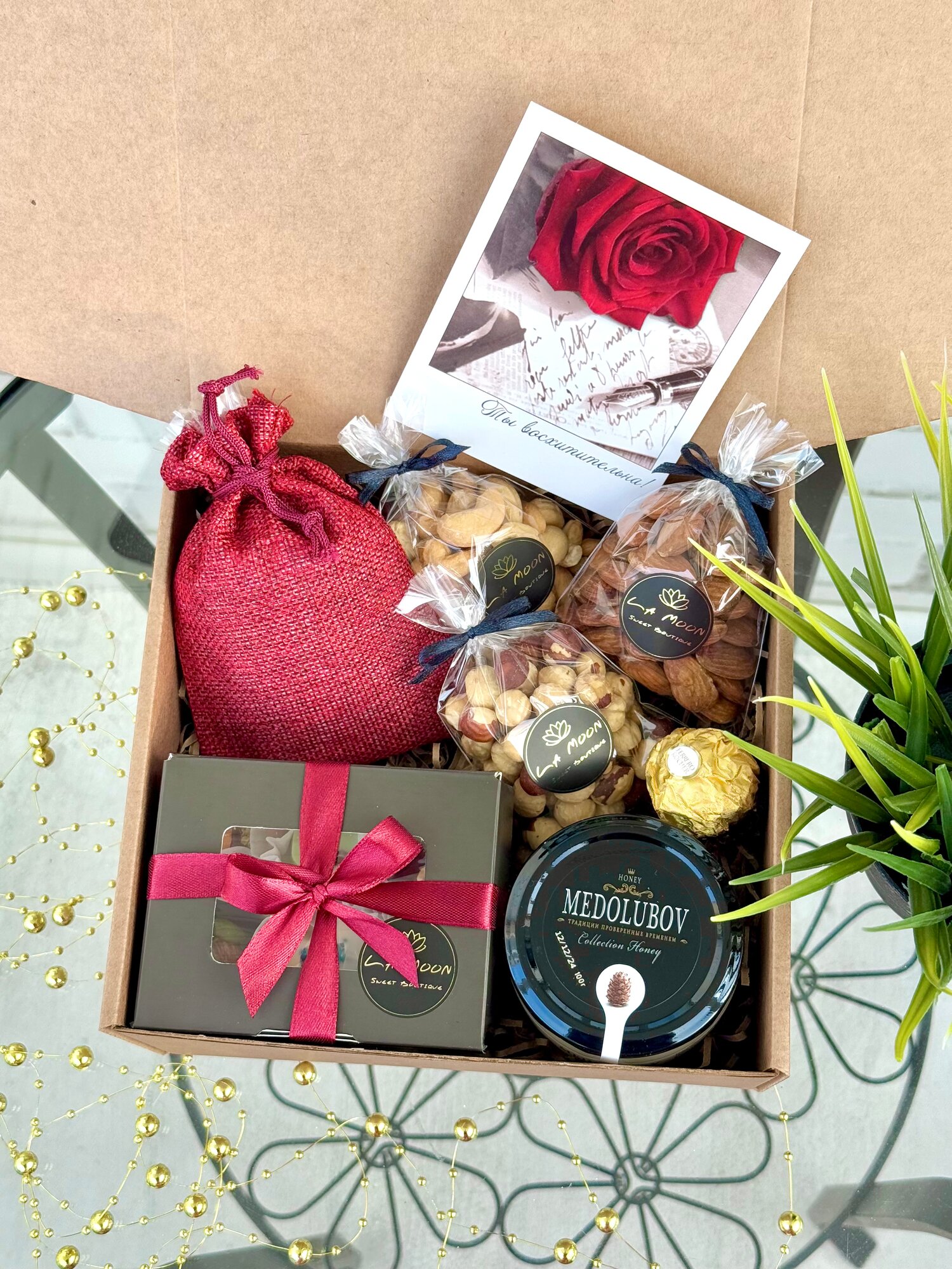 Подарочный набор с Бельгийскими шоколадными конфетами ручной работы, орешками, медом-суфле и ароматным чаем/ Подарочный набор La Moon/ Подарок на День Рождения