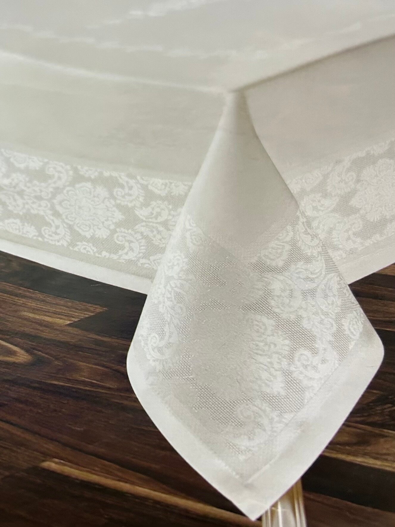 Скатерть JUMBO Турция Состав - 100 % полиэстер , Размер 160 х 220 см. - 1 шт. Цвет кремовый