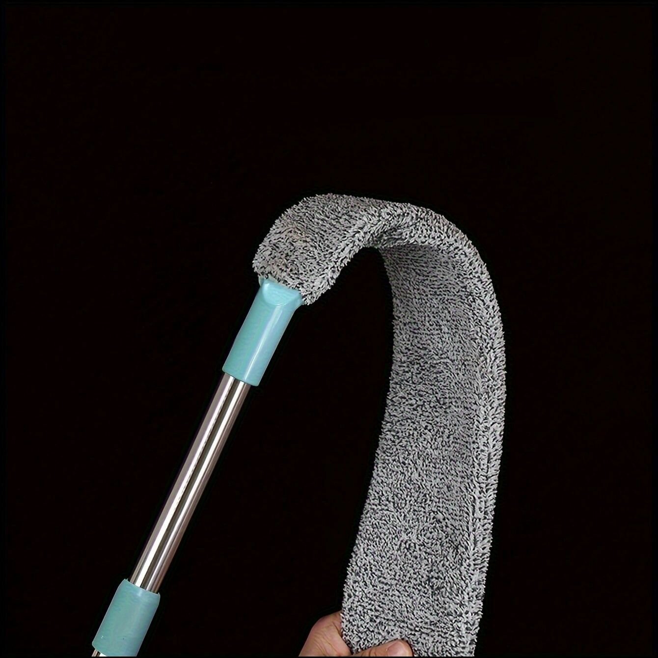 Эксклюзивный антистатический пипидастр длиной 1.3 метра с телескопической ручкой предназначен для эффективного удаления пыли и уборки в труднодоступных зонах