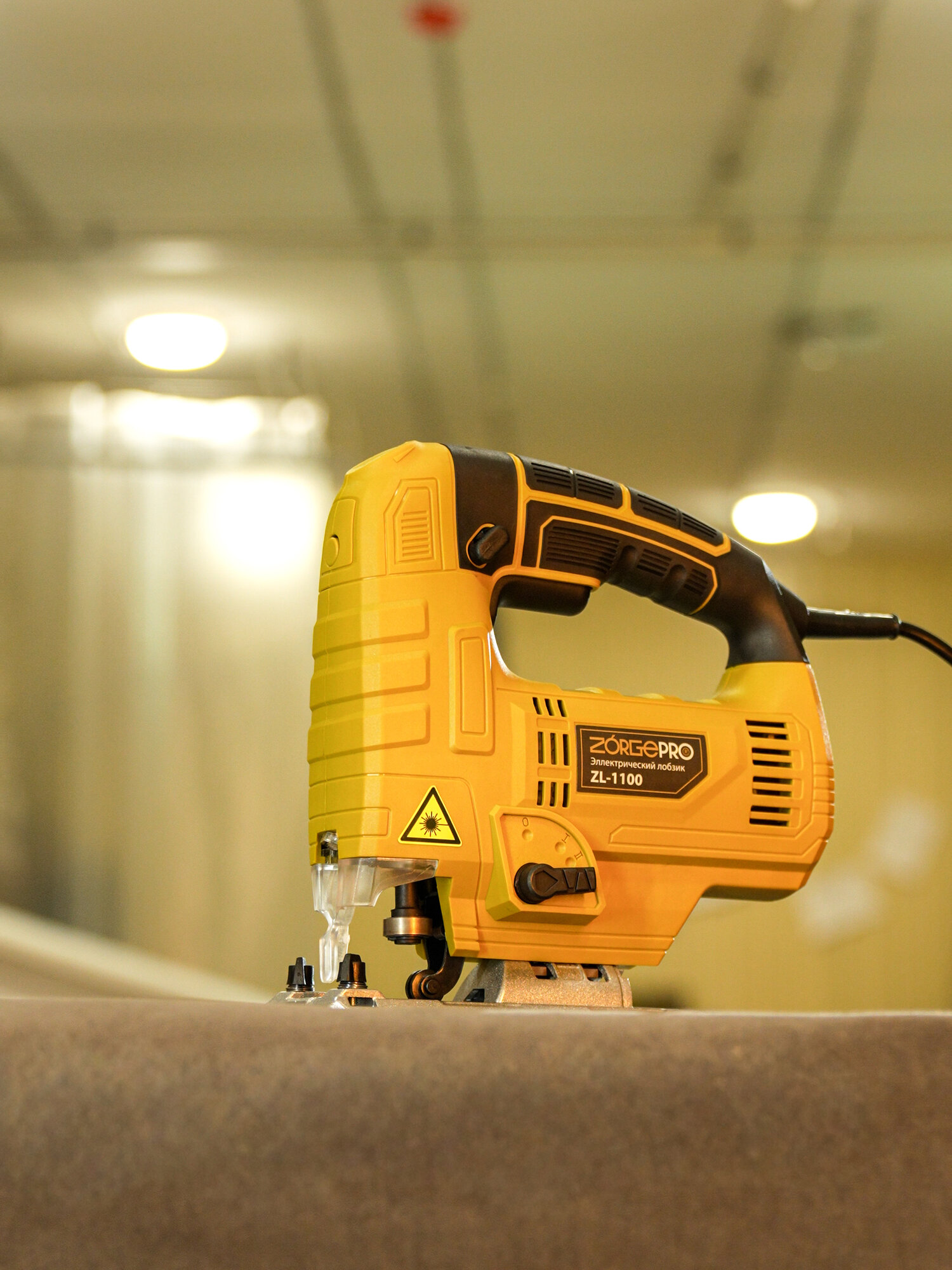 Лобзик ZORGEPRO ZL-1100, лазерный указатель, 1100Вт, дерево 100мм, сталь 8мм, 3000 об/мин