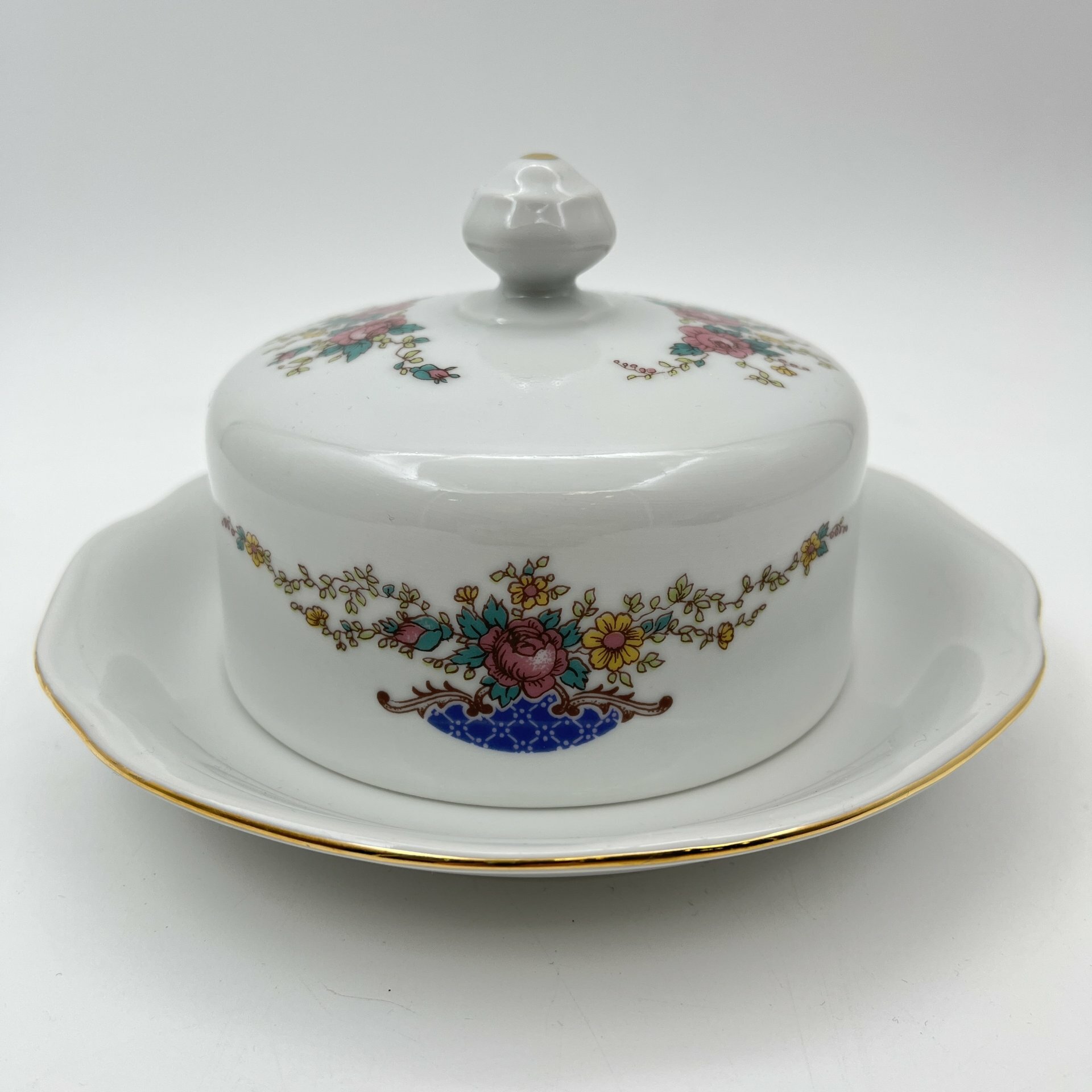 Масленка с цветочным декором, фарфор, деколь, золочение, Bohemia (Neurohlau)