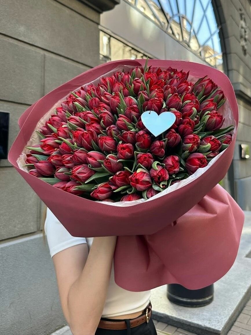 Букет из 101 красного тюльпана