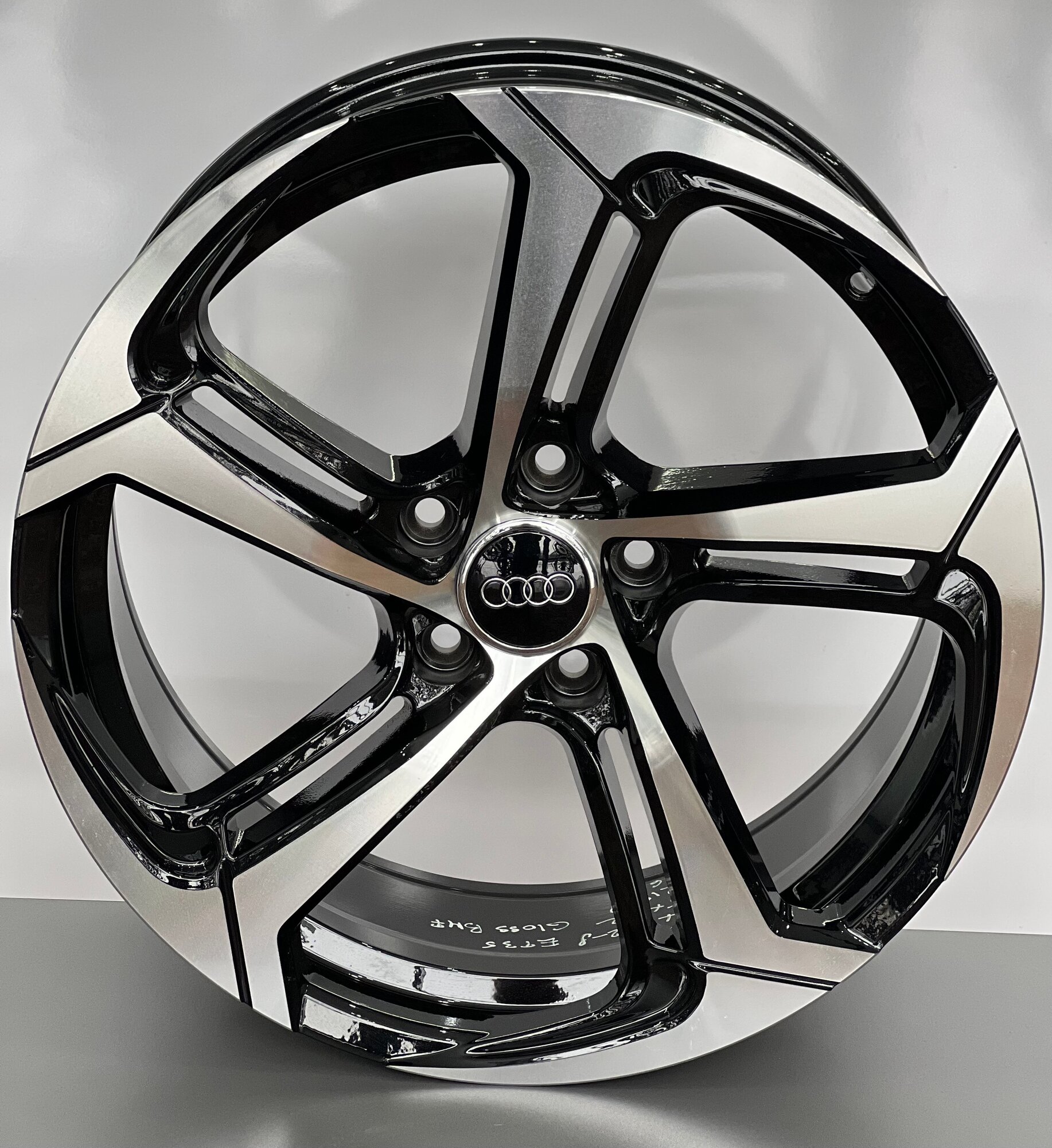 Колесные диски комплект (4 штуки) FBX002-8 R18 8J PCD5x114,3 ET38 DIA73.1 Gloss BMF