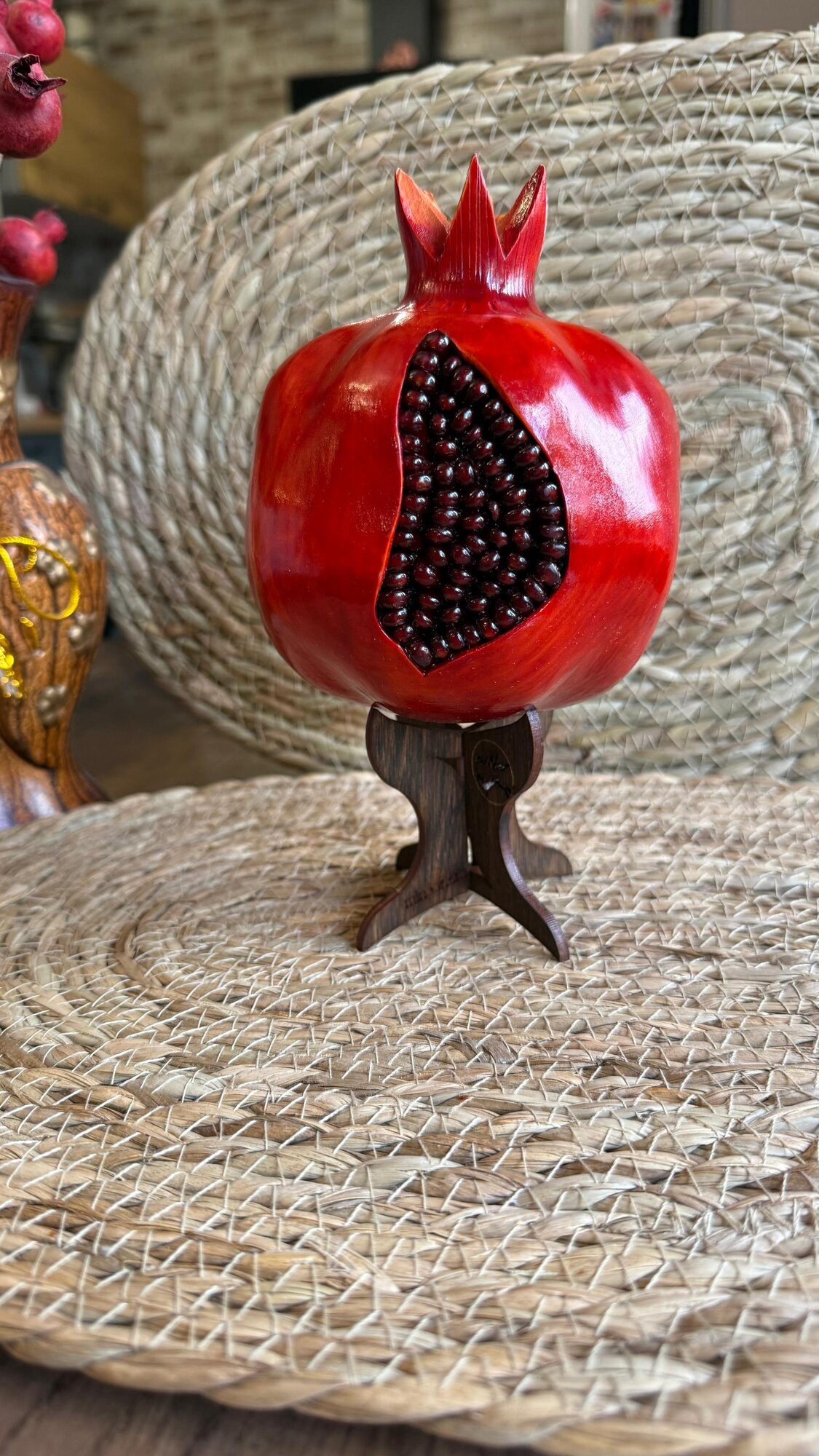 Гранат ручной работы сделанные из дерева