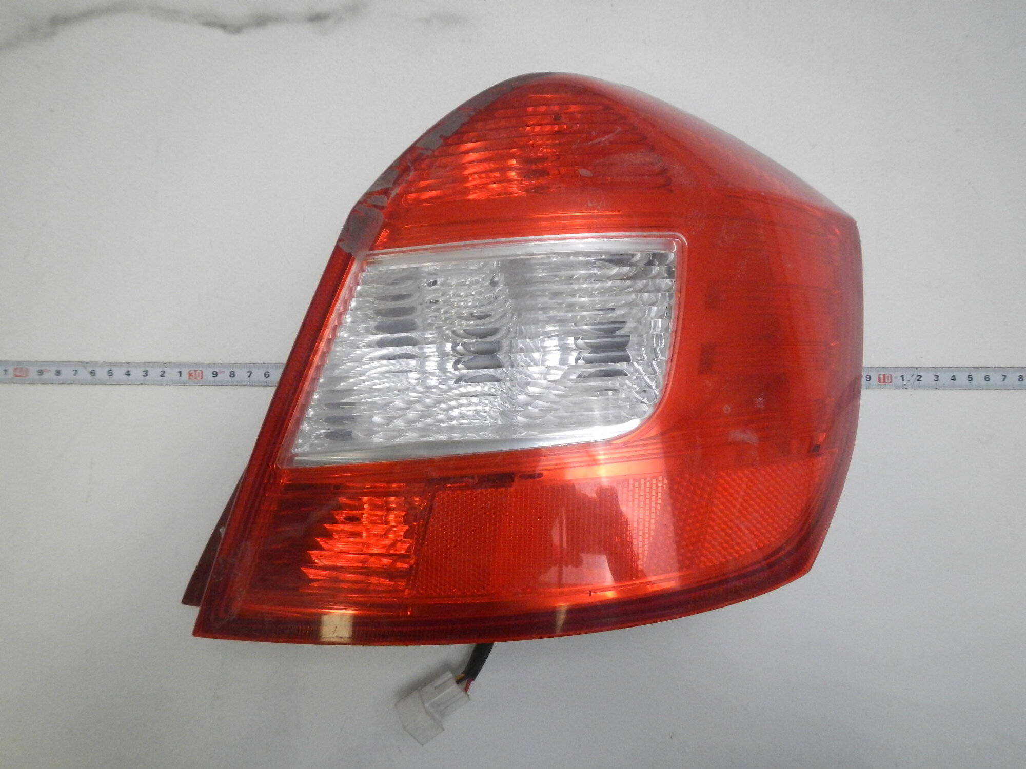 Б/У Фонарь задний правый, Geely (Джили)-GC6 (12-16) GEELY GC6 (12-16) Царапины, следы скотча на стекле, поврежден отража...