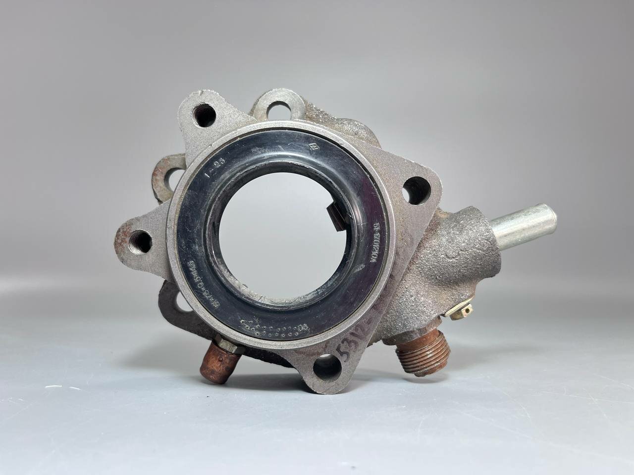 Крышка подшипника вала вторичного ГАЗ-53 в сборе (ОАО ГАЗ) арт: 53-12-1701200 (витринный образец)