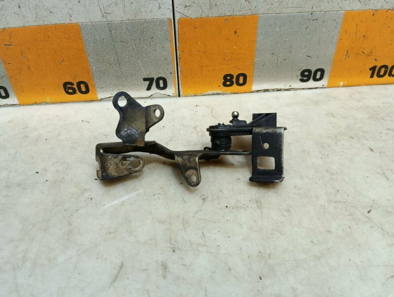 Б/У кронштейн троса газа Кронштейн SsangYong Korando KJ 484094 SSANG YONG арт. 2053005000