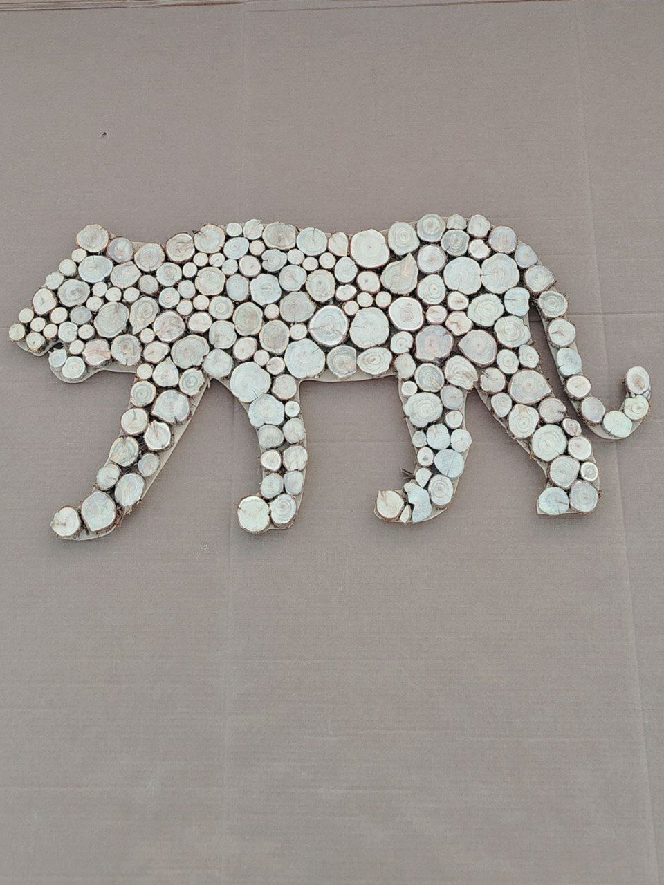 Панно из можжевельника тигр 95*45см смотрит налево