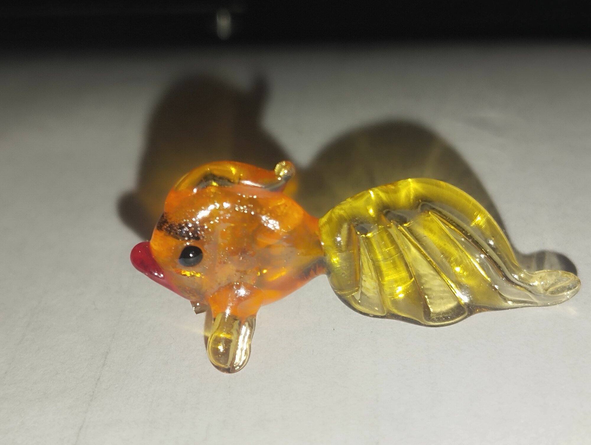 Стеклянная микро фигурка рыбка золотая