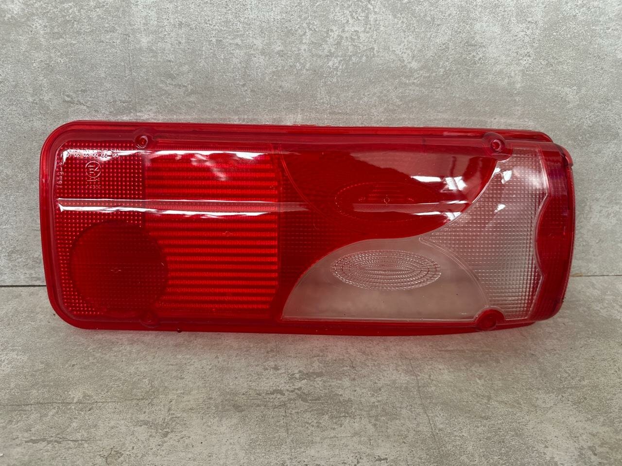 Стекло правое заднего фонаря SCANIA VW Crafter Pickup