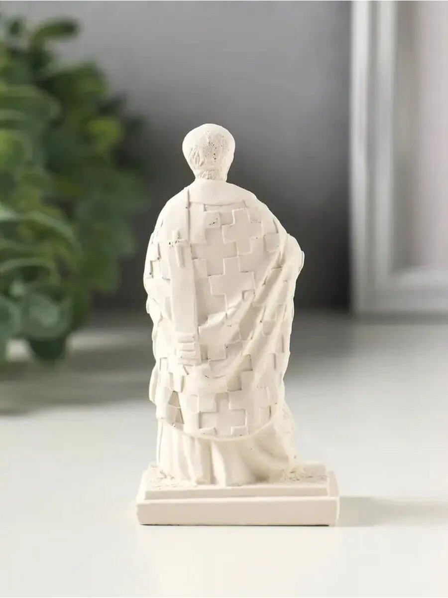 Миниатюрная фигурка святого Николая