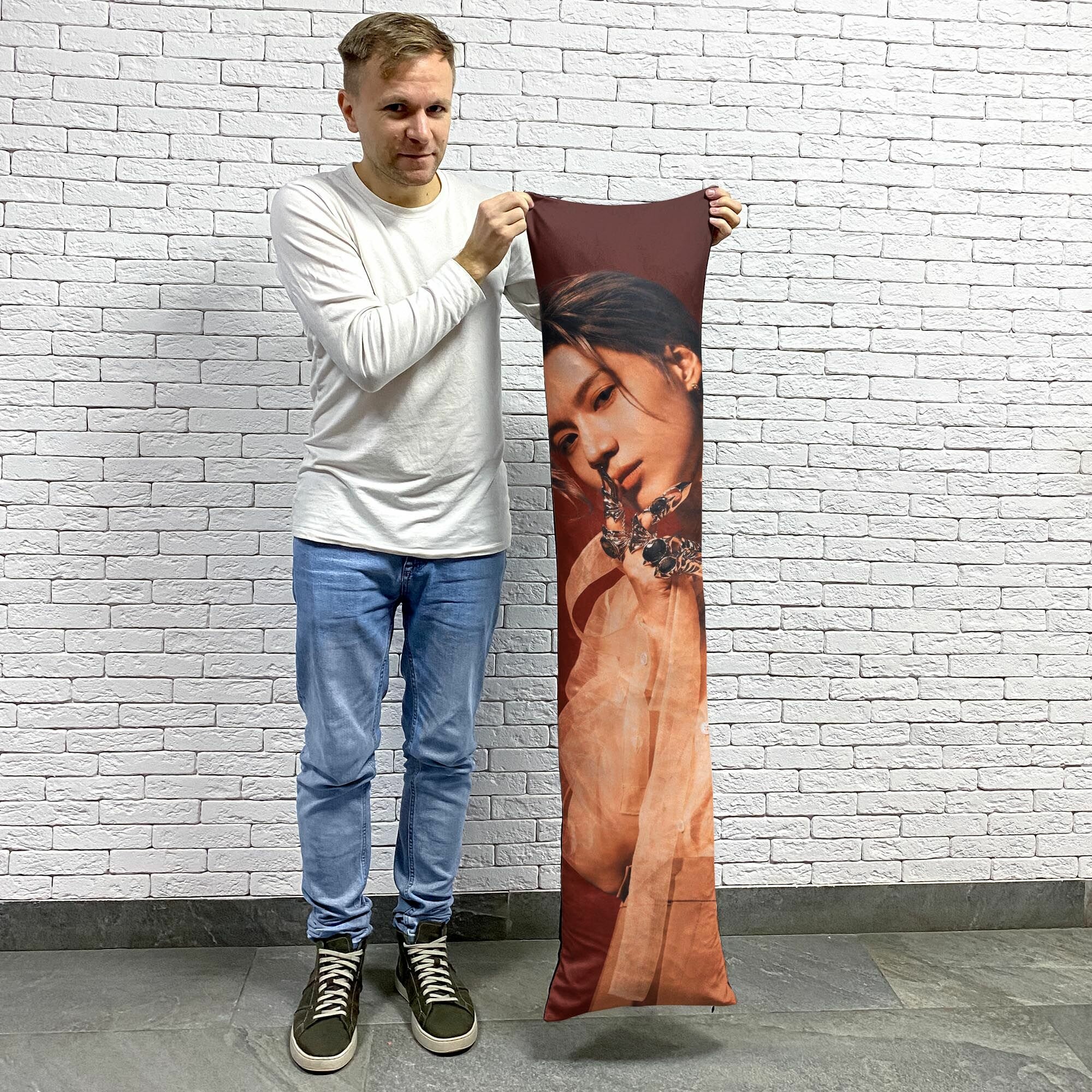 Подушка дакимакура Тэмин SHINee 35x140 см