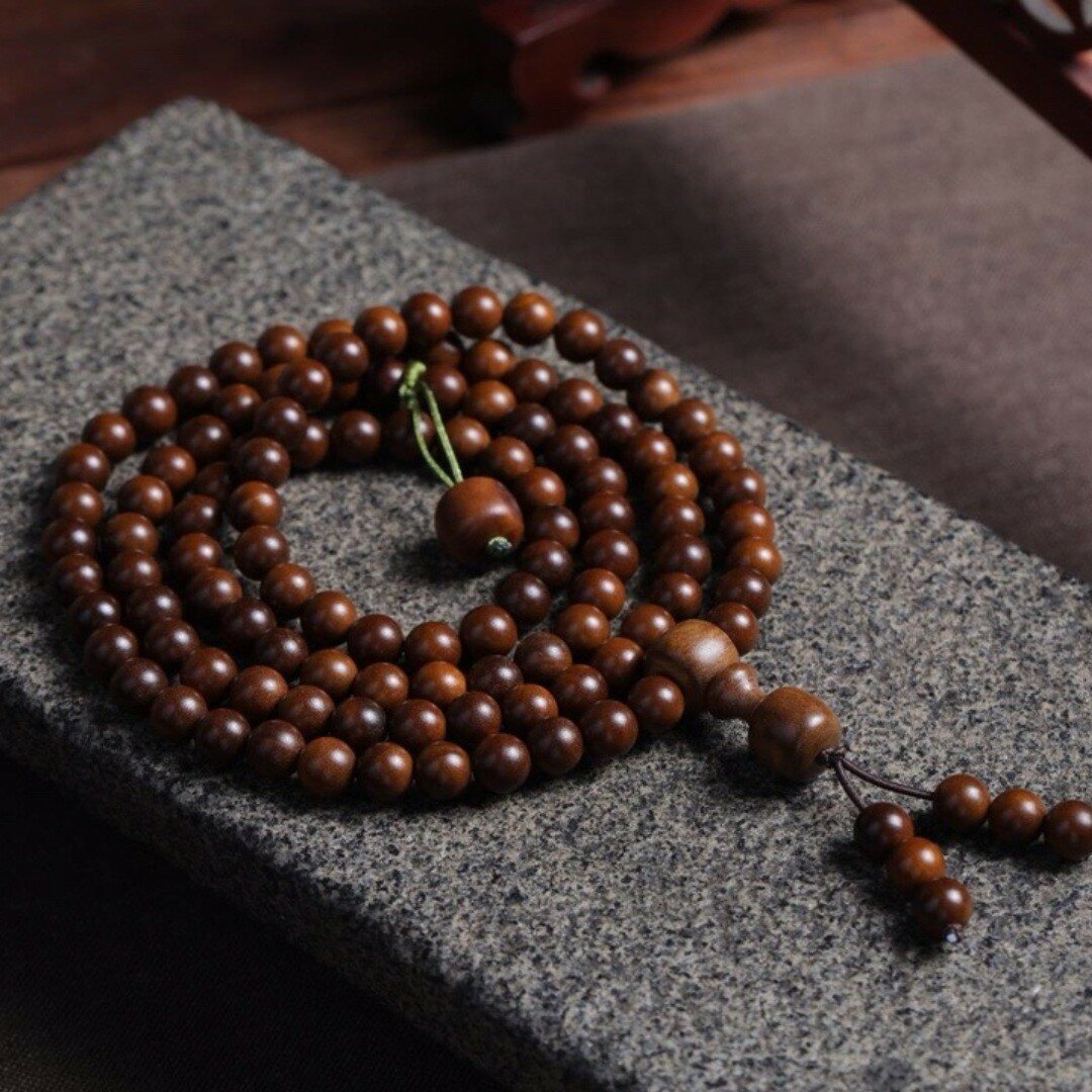 Натуральный браслет из деревянных бусин, пораженных молнией, с одной бусиной-отметкой, диаметром 0.8 см, 108 бусин для