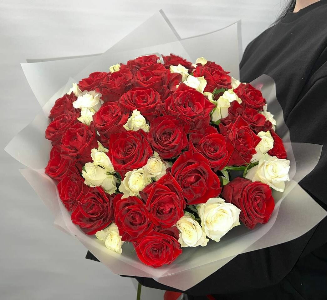 Decoriflora, Букет цветов из Роз / цвет красный, белый / 51 шт