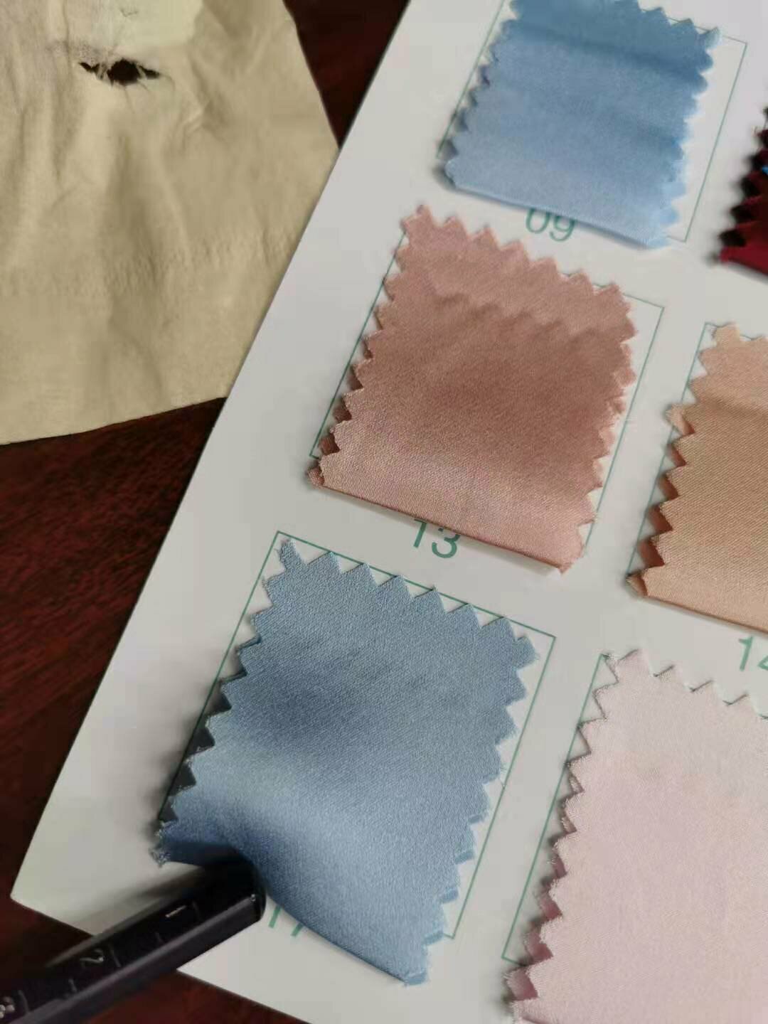 Простой креп-сатин 16/19 монме, ширина 114 см, 100% шелк тутового дерева, полный шелковый материал для оптовой одежды