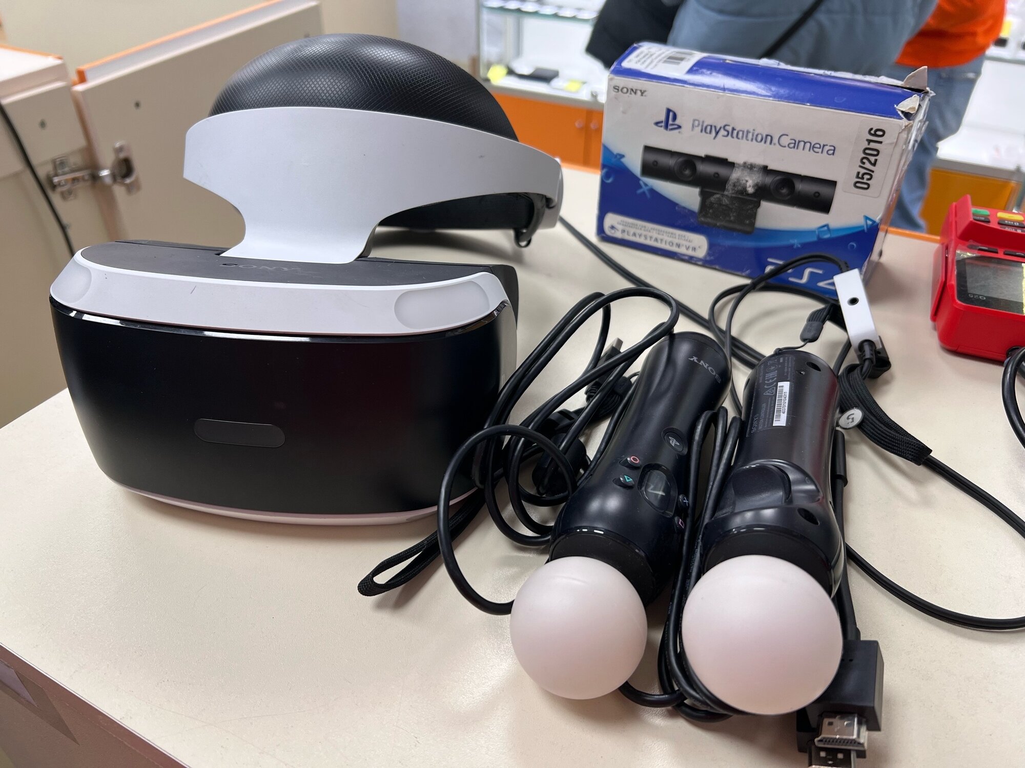 Шлем виртуальной реальности Sony PlayStation VR, для PS 4/5, CUH-ZVR2 + Camera + 2 Move Motion Controller Б/У уценка