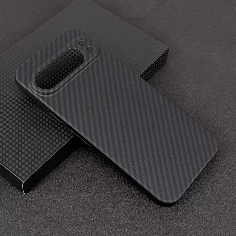 Кевларовый чехол из карбонового волокна для Google Pixel 9 Pro — матовый черный с вулканическим рисунком